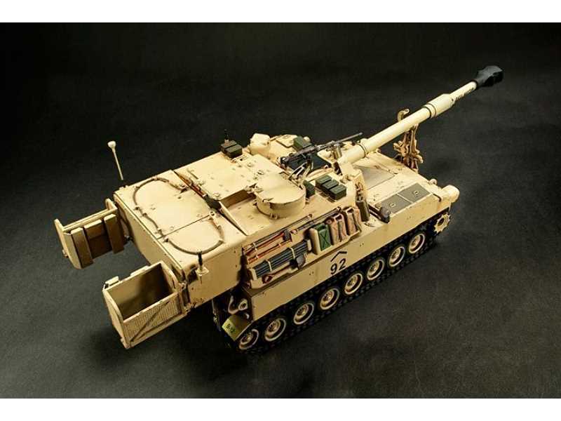 M109A6 Howitzer Paladin