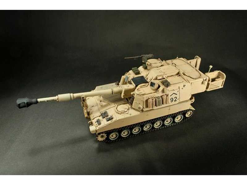 M109A6 Howitzer Paladin