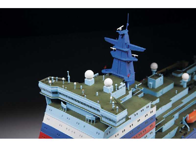 Rosyjski lodołamacz z napędem atomowym 22220 ARKTIKA