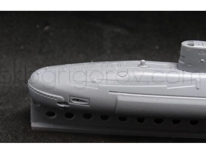 Rn Trafalgar Class Submarine With Sonar 2076 Set