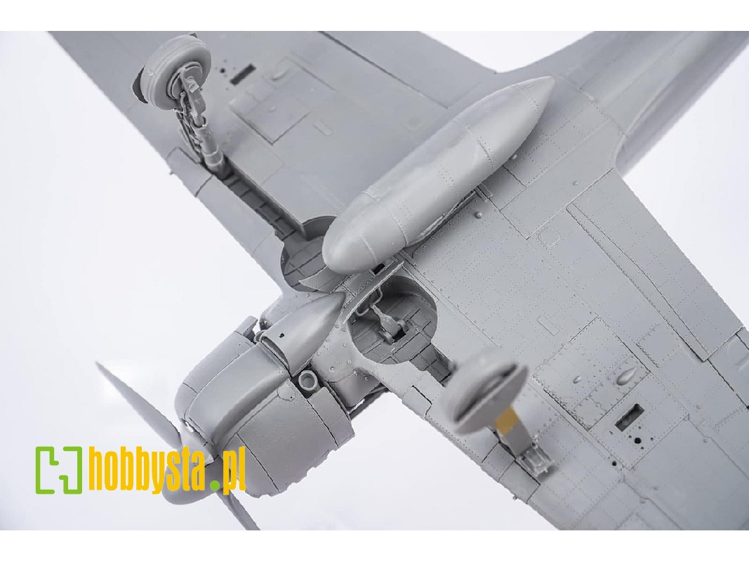 Mitsubishi A6m2 Zero Fighter With Interior Of The Engine And Weapons