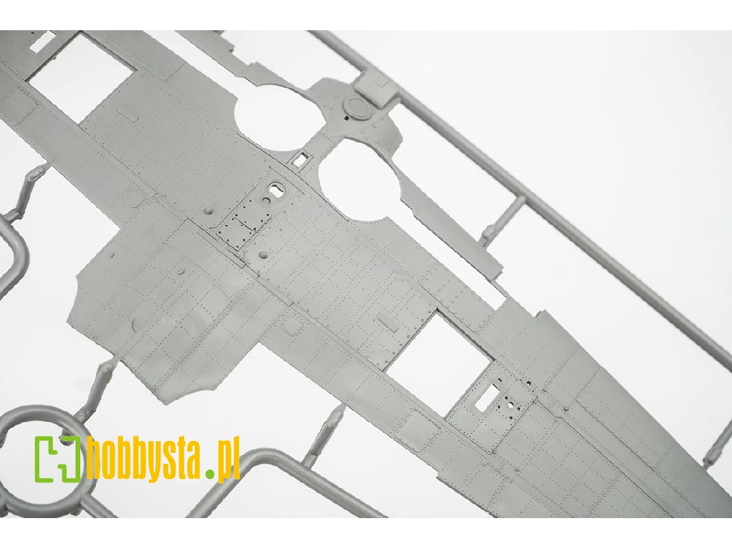 Mitsubishi A6m2 Zero Fighter With Interior Of The Engine And Weapons